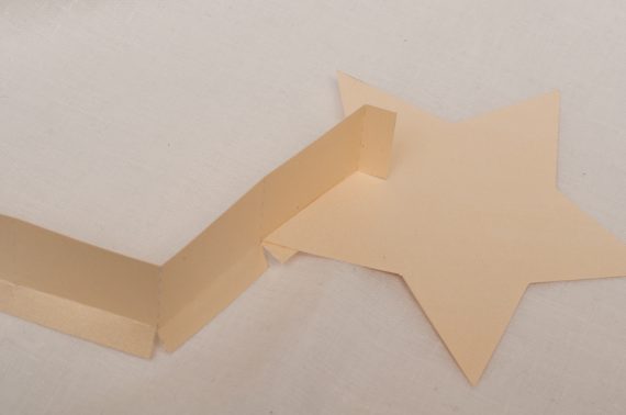 DIY: A star-shaped box - Paper Paradise