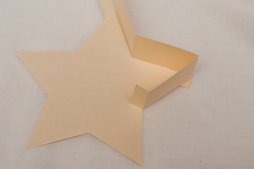 DIY: A star-shaped box - Paper Paradise