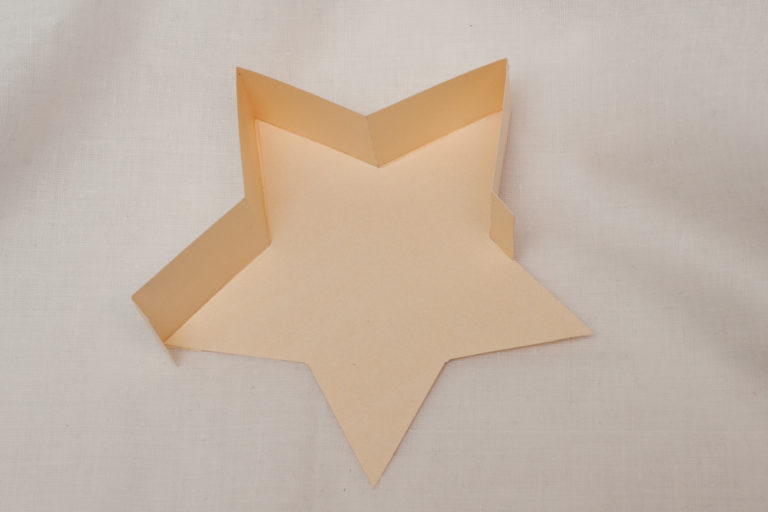 DIY: A star-shaped box - Paper Paradise